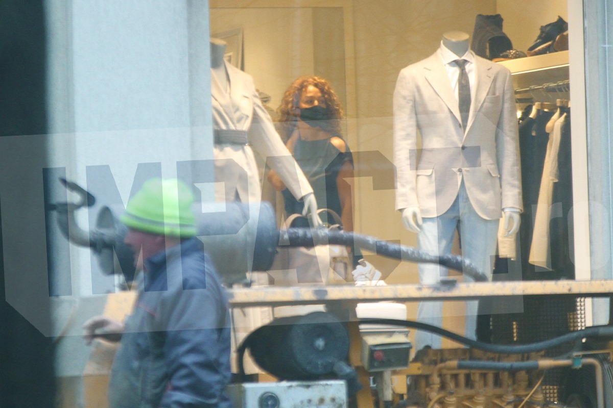 George Copos este îmbrăcat la patru ace de soția mai tânără