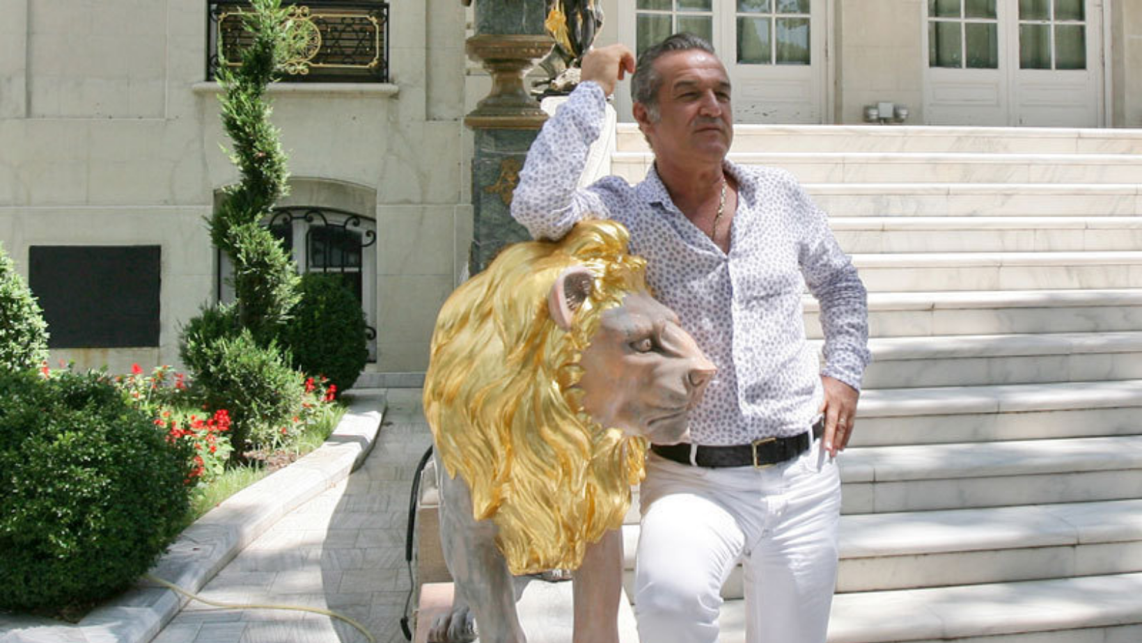 Ce plantează Gigi Becali an de an în curtea casei sale. Probabil, e ...