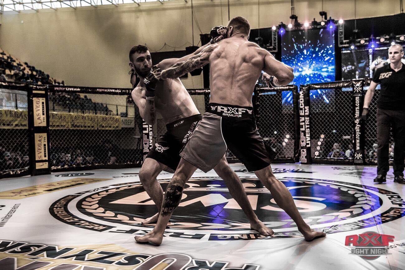 Radu Dorobanț, luptătorul de MMA de la Blood Fight League care pictează ...