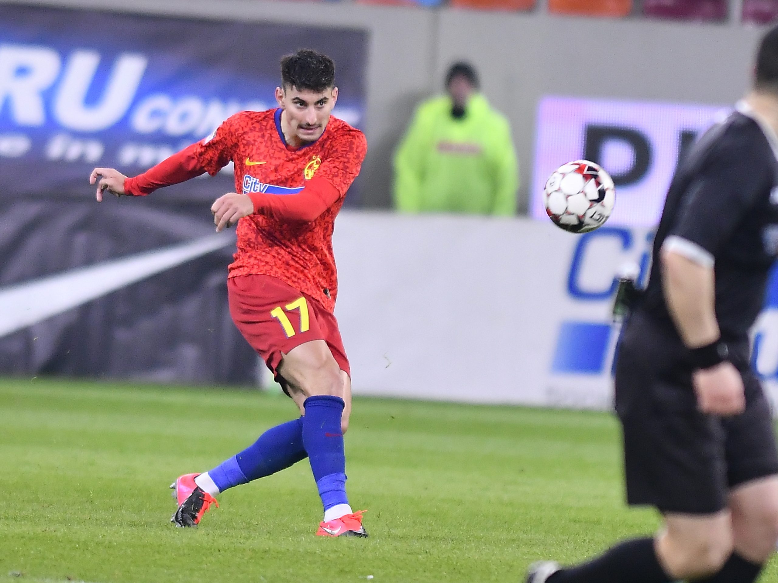 Încă trei jucători ai FCSB au scăpat de COVID-19 și se vor prezenta la ...