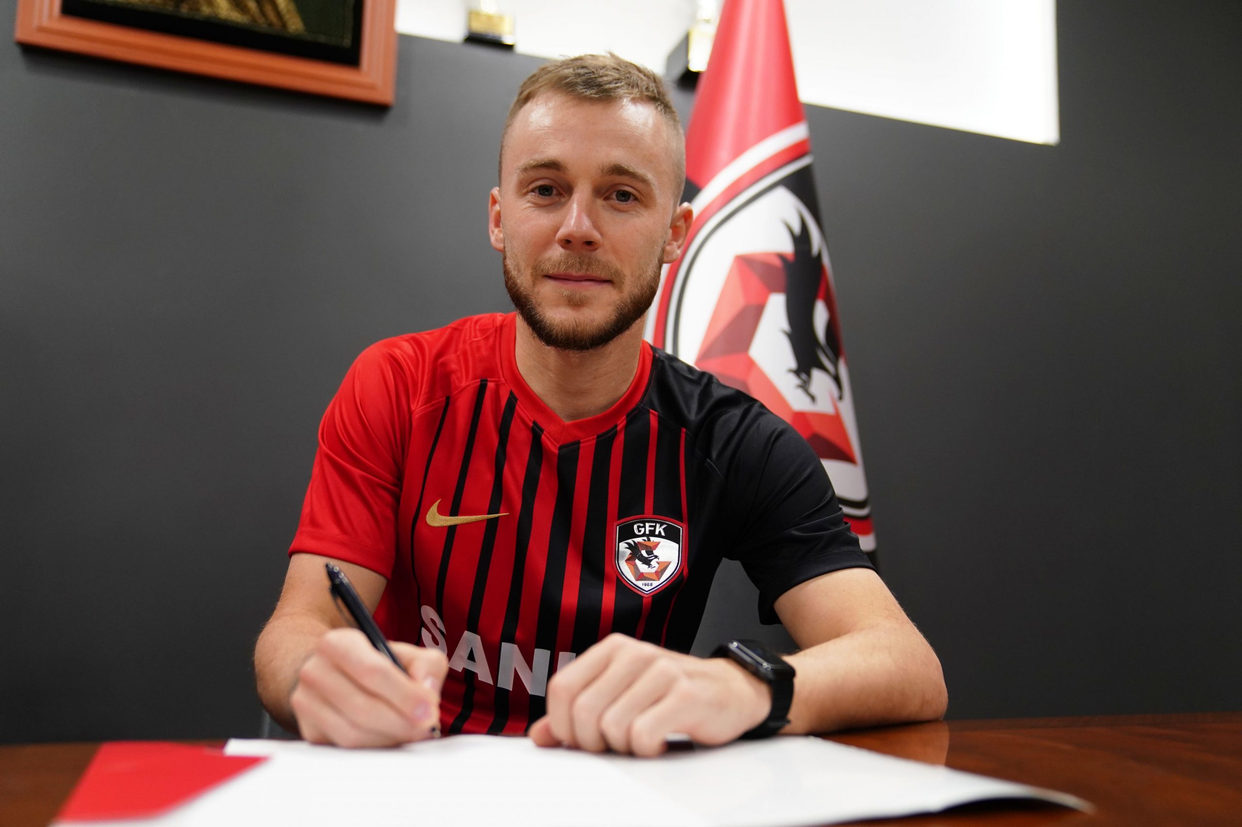 Alex Maxim a dat lovitura! Mijlocașul naționalei a semnat noul contract ...