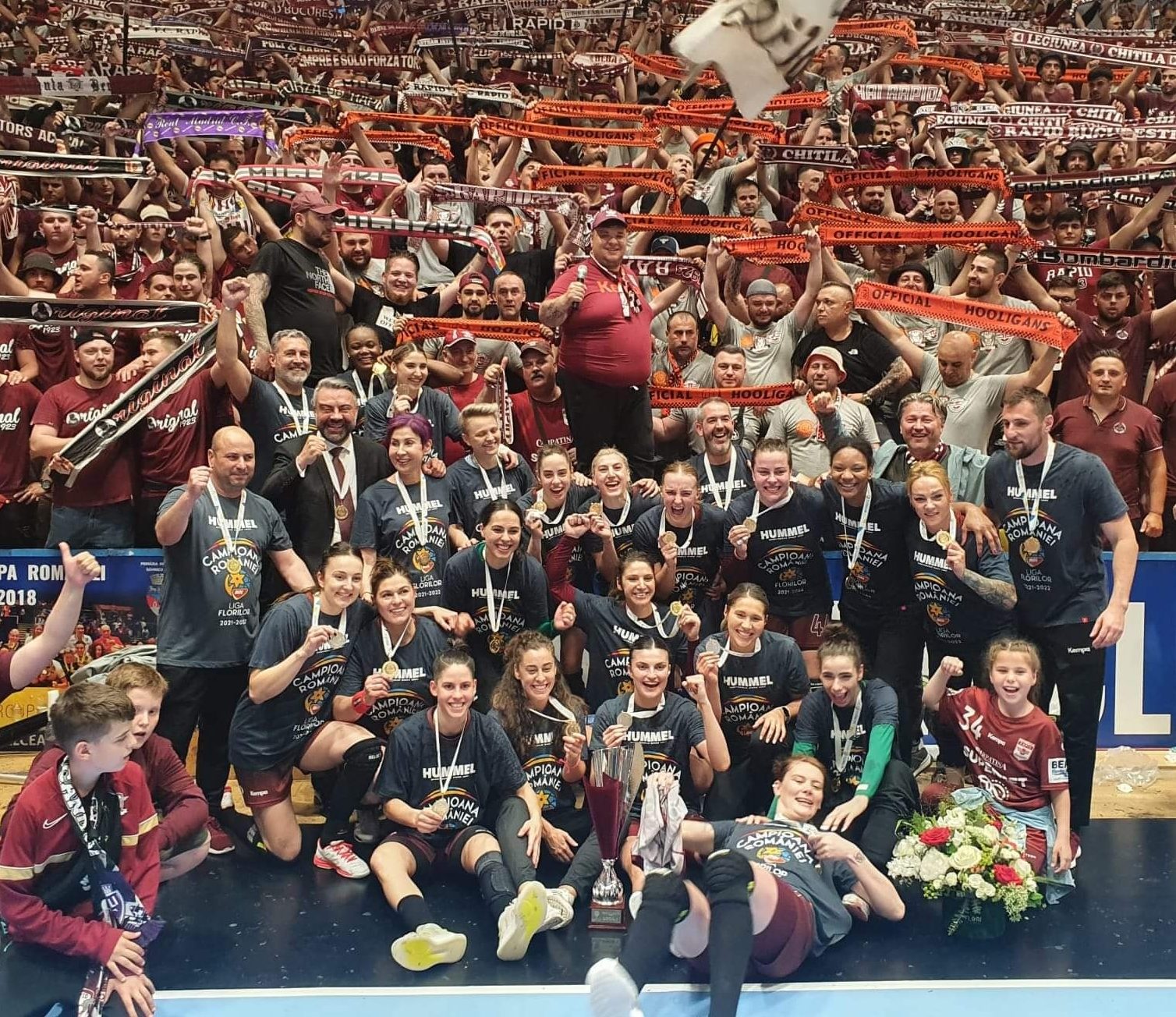 Rapid, în sărbătoare! Mutu a petrecut alături de campioanele de la handbal