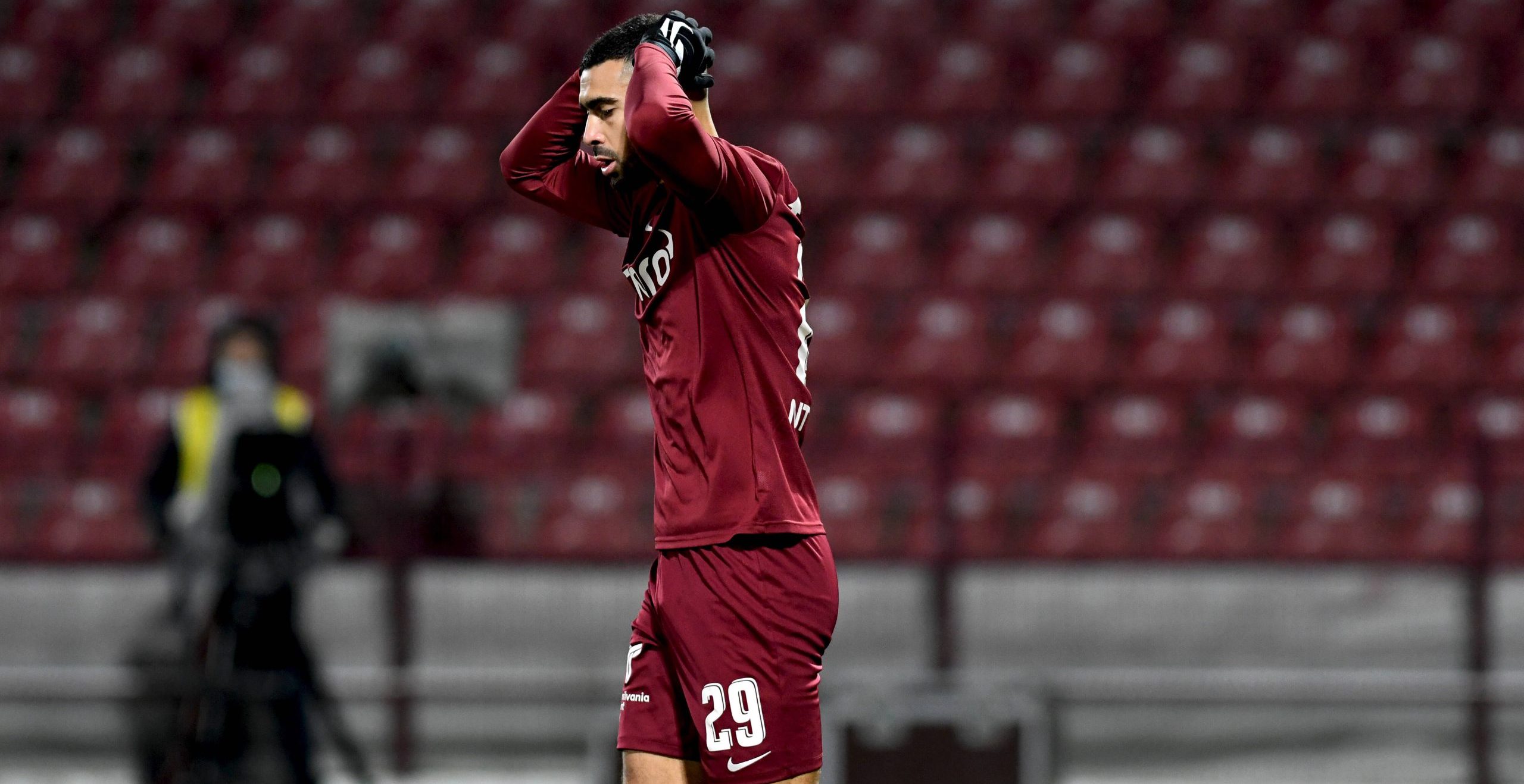 Trecutul îl urmărește pe Bouhenna. Nici nu a ajuns bine la FCSB și ...