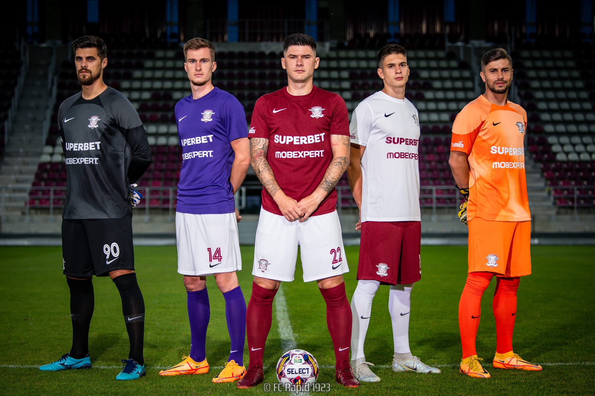 Cât costă un echipament de joc al echipei Rapid. FCSB cere aproape ...