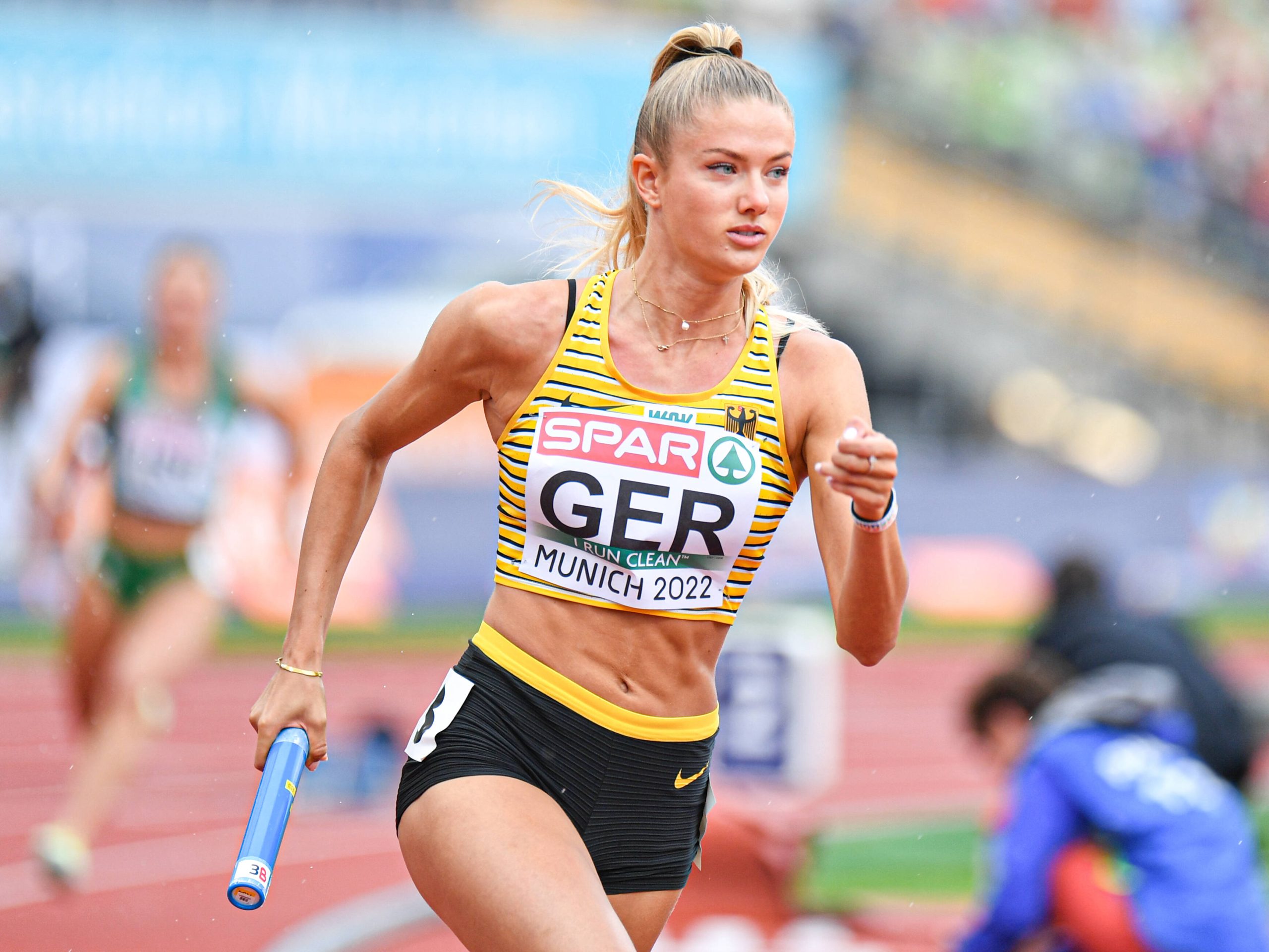 Alica Schmidt, cea mai frumoasă atletă din lume, a surprins cu apariția ...