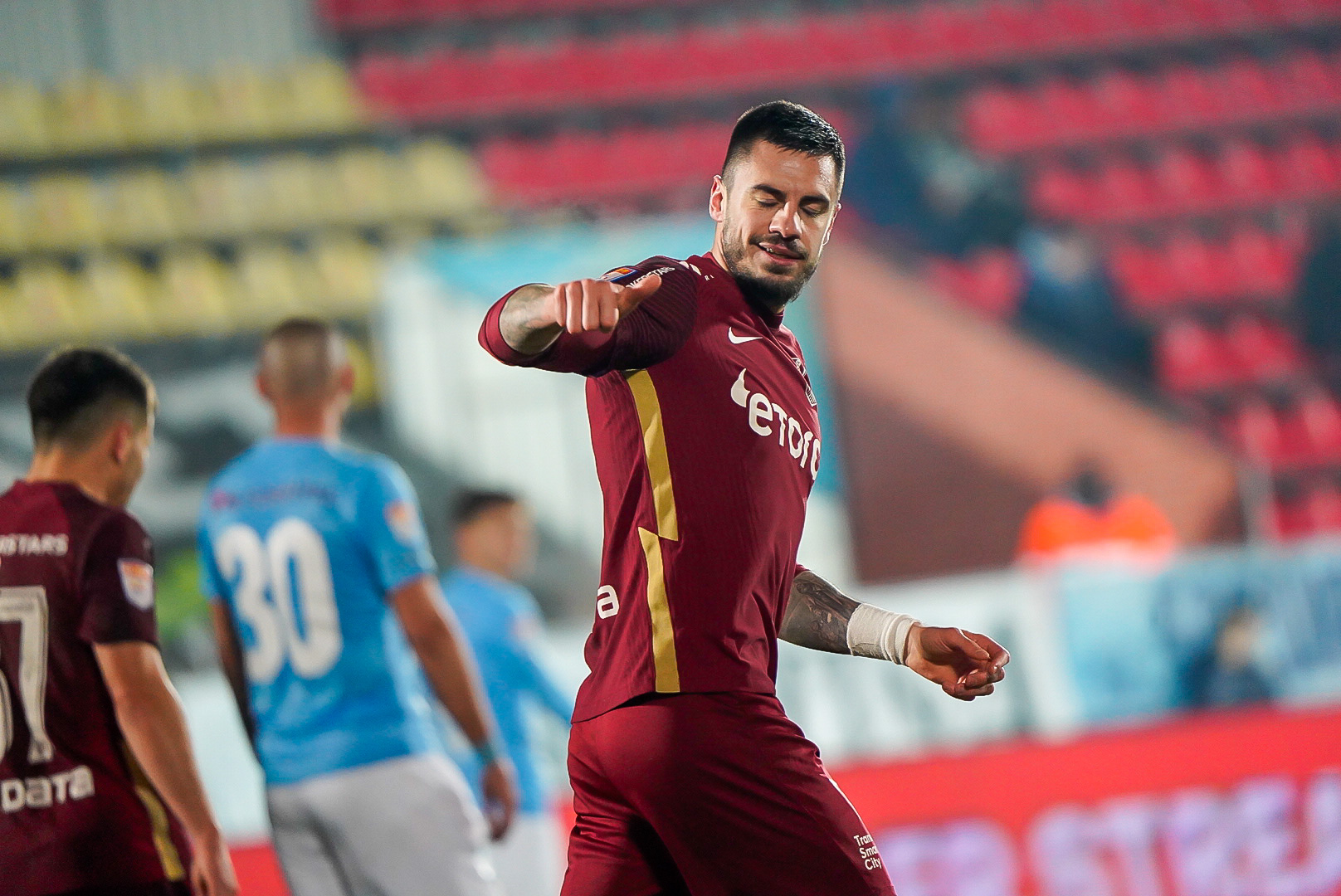 Încă o variantă pe masa lui Andrei Burcă. Fundașul de fier al ...