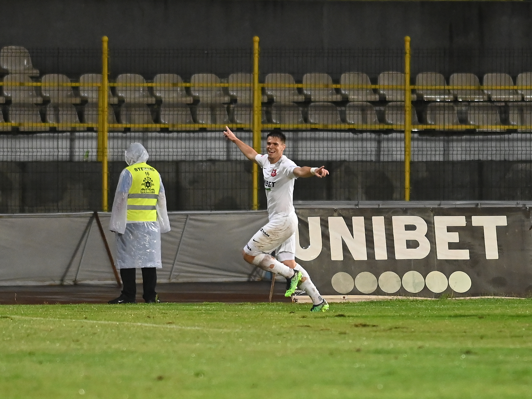 Daniel Paraschiv nu vrea să audă de ofertele de la granzii României ...