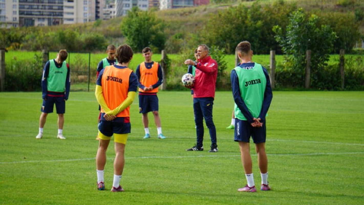 Un nou antrenor la echipa națională a României. Selecționerul și-a adus ...