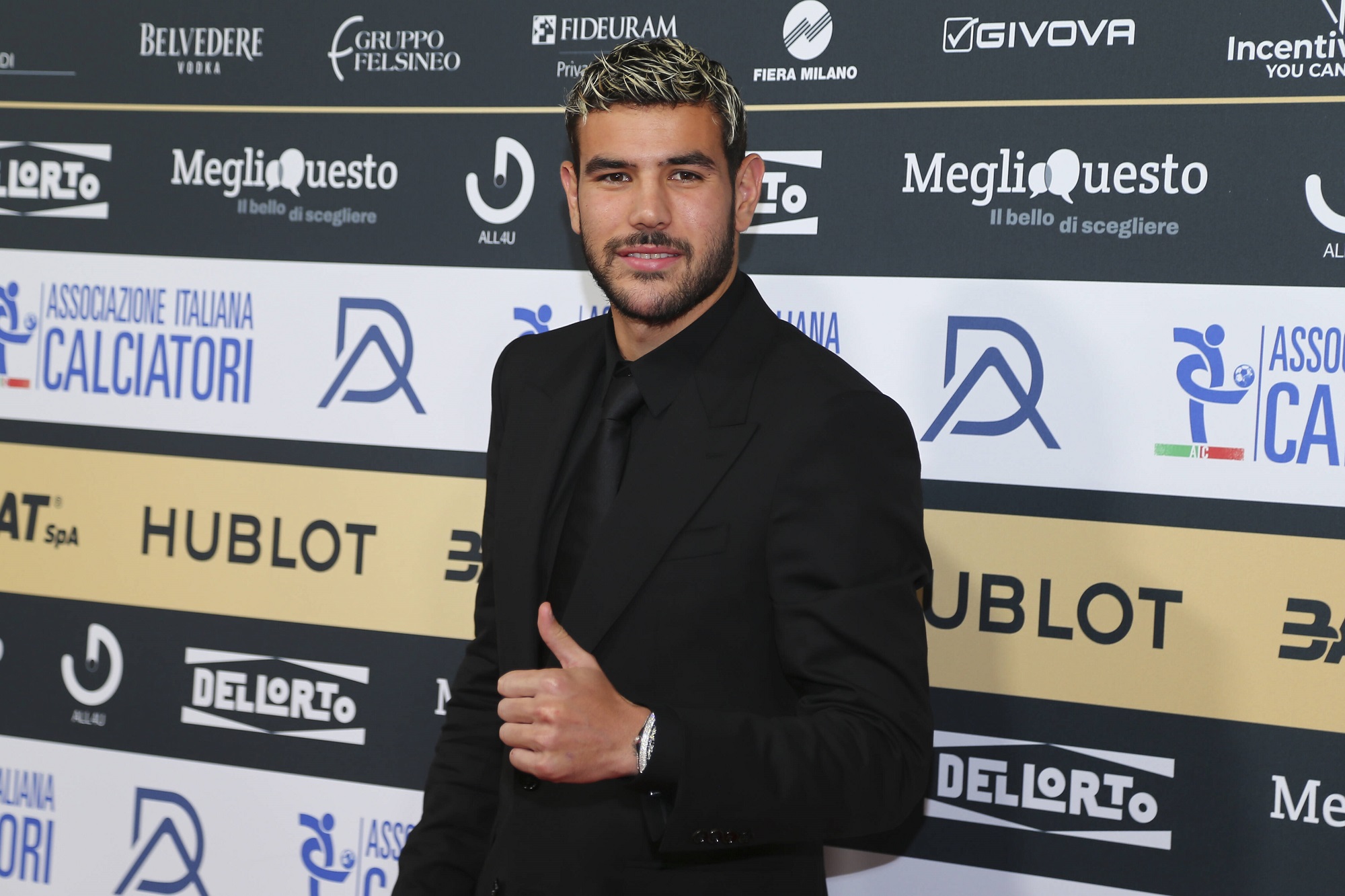 Infractorii i-au spart casa unui fotbalist al campioanei. Înăuntru se ...