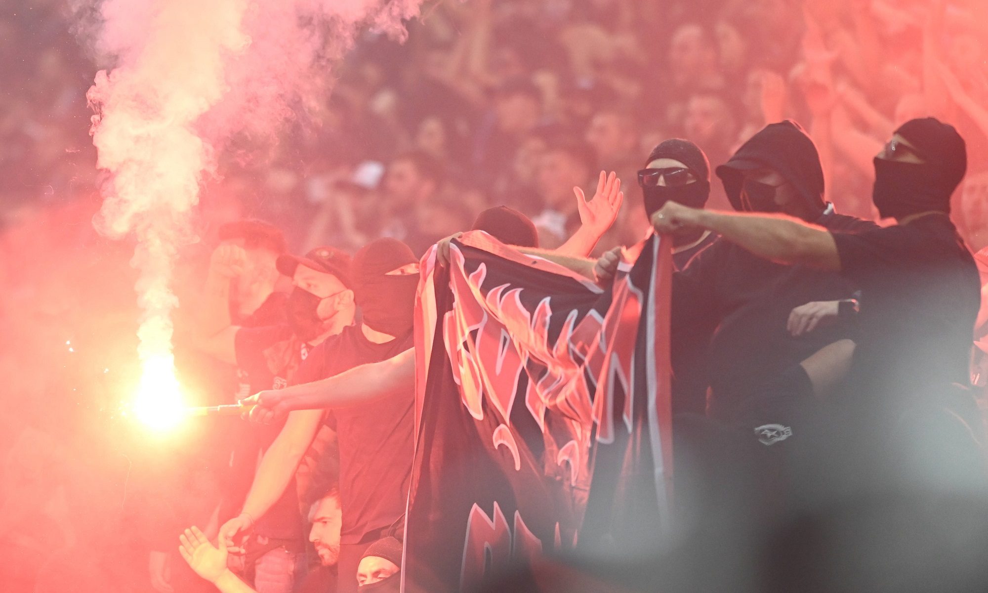 Peluza Sud Steaua a vrut să intre în stadion la meciul FCSB-ului ...