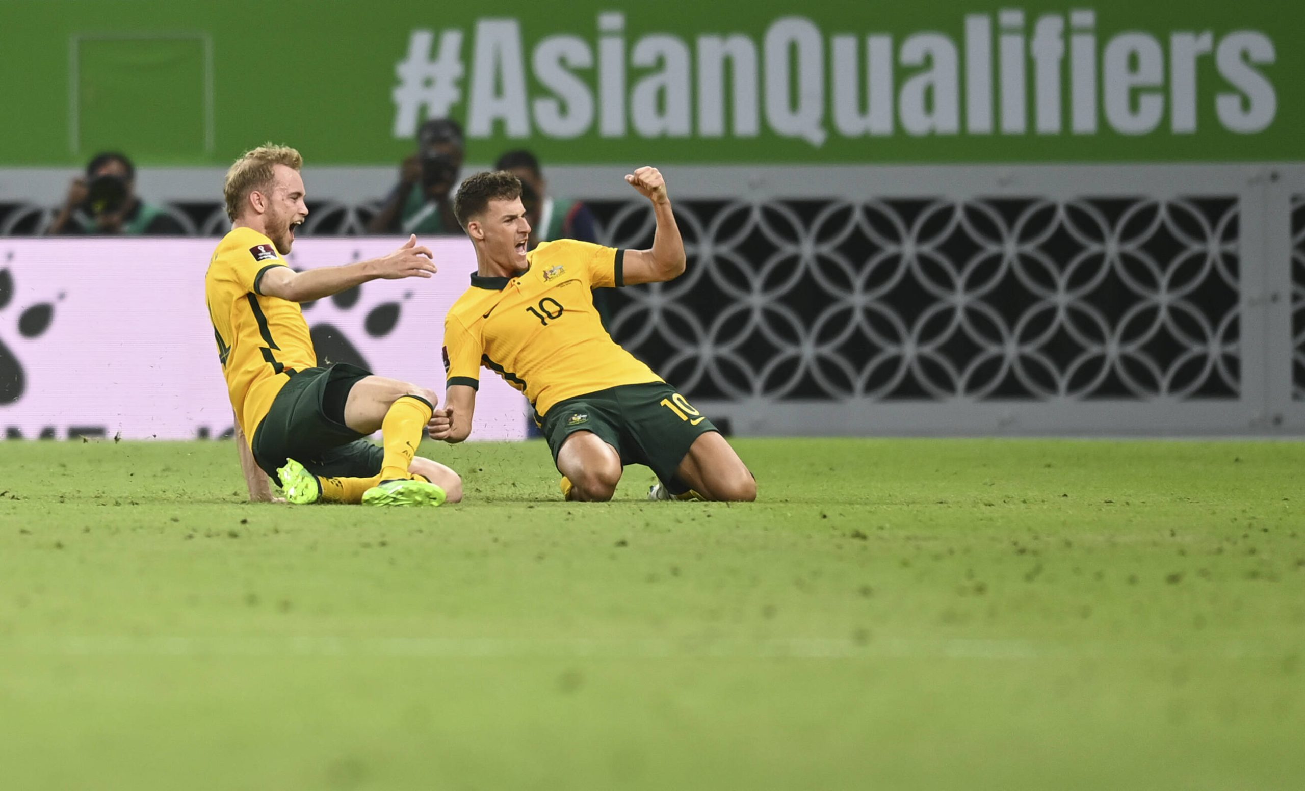 El este românul care va juca la Campionatul Mondial din Qatar 2022 ...