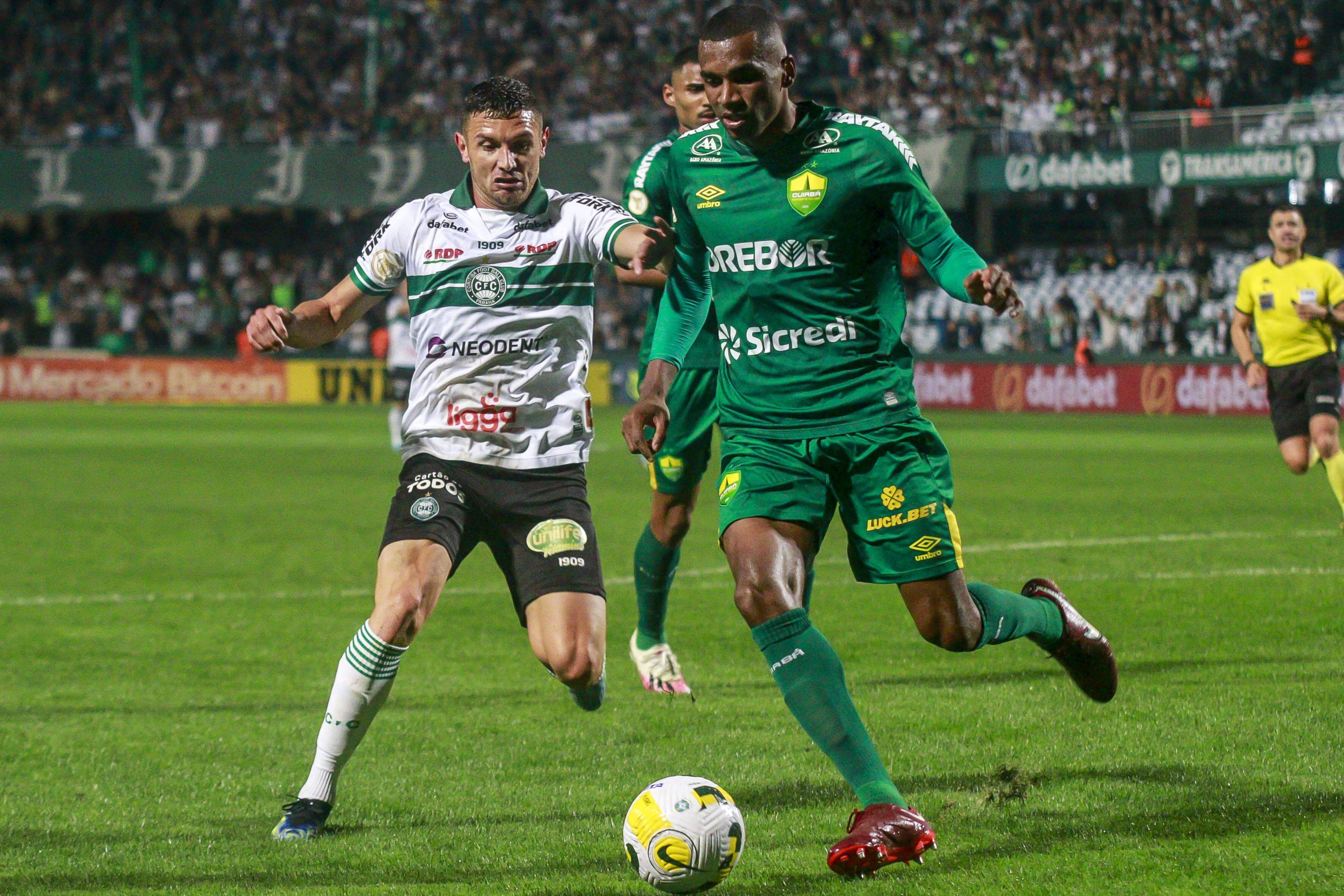 A lucrat ca gunoier, a făcut pușcărie, iar acum este unul dintre cei ...