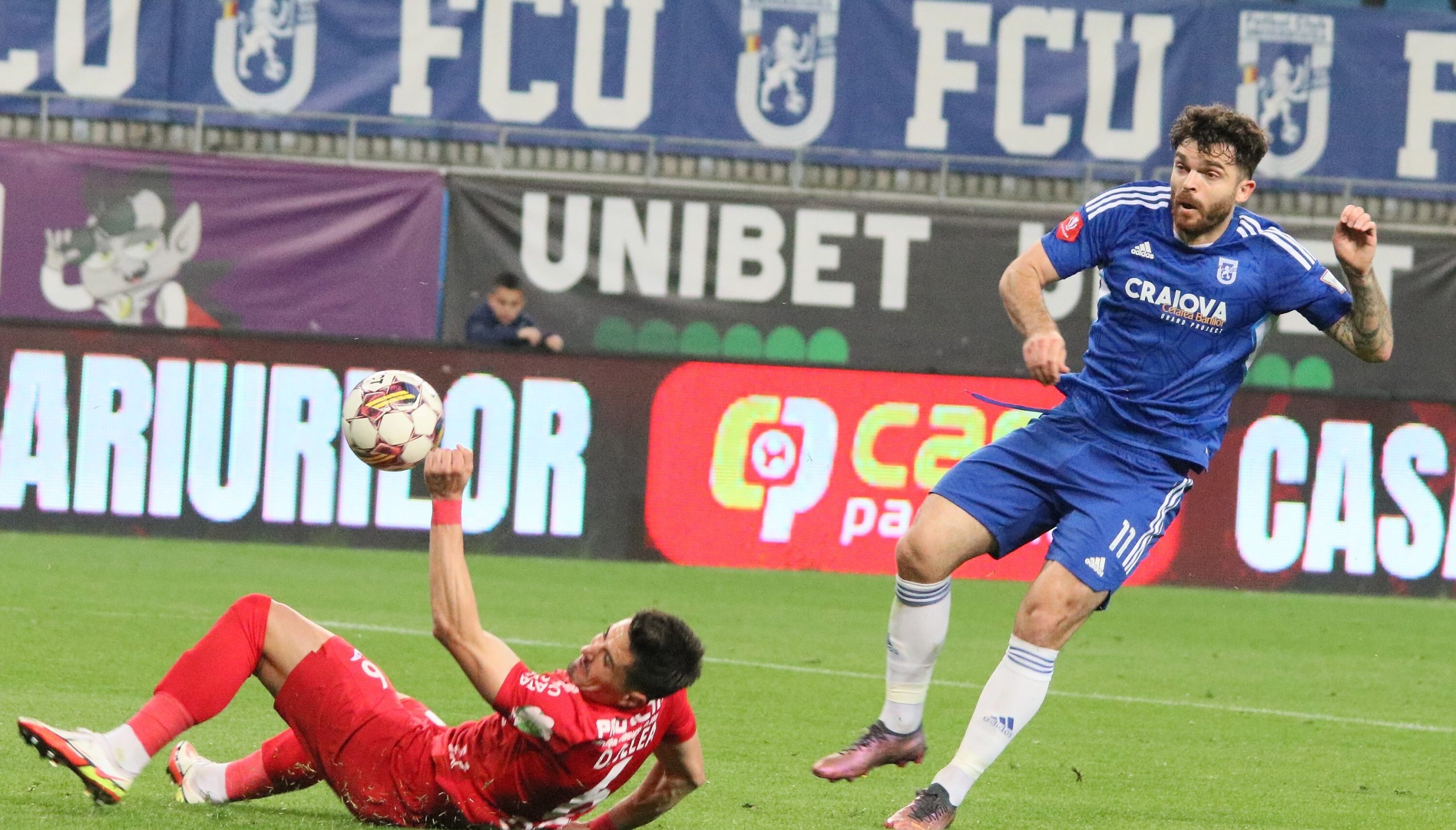 Un nou moment controversat în Superliga. Arbitrul a dat penalty la meciul FCU Craiova - Chindia ...