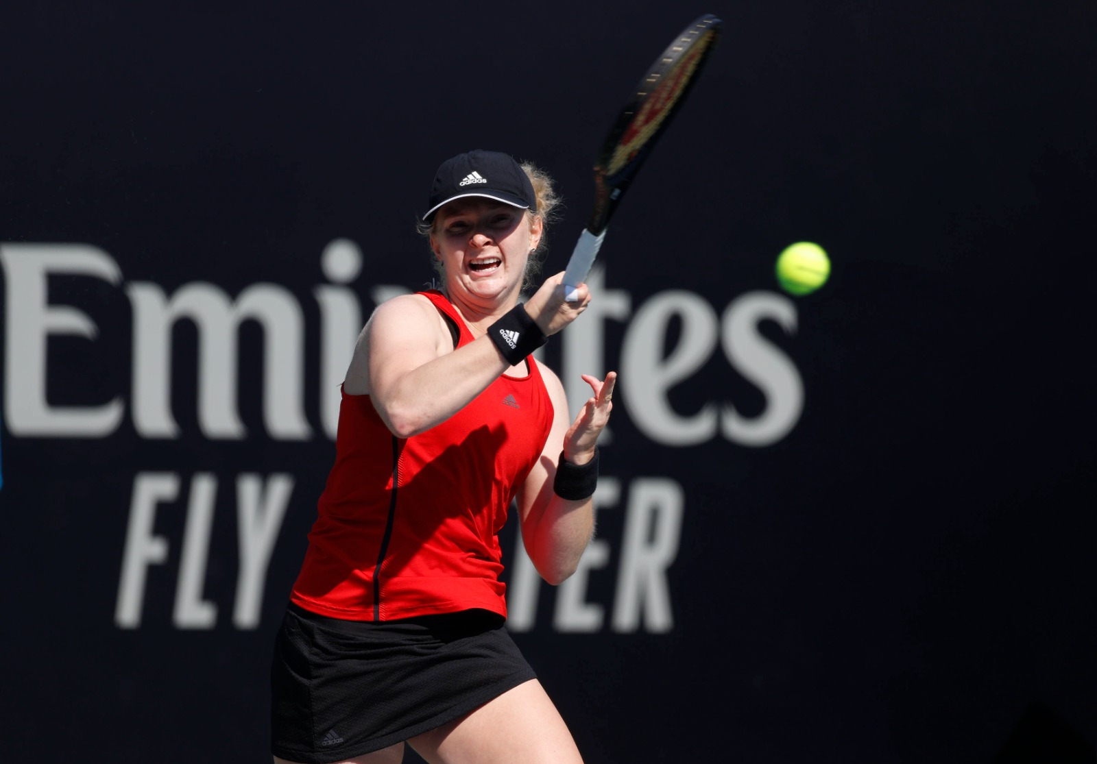 Performanță uluitoare. O tenismenă care nu are toate degetele la mână ...