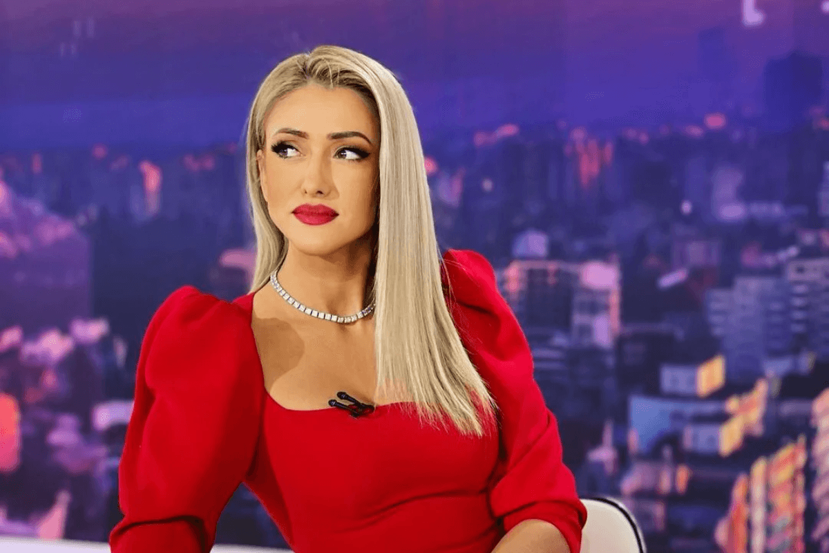 Una dintre cele mai frumoase prezentatoare din România, ironii la adresa lui Iohannis. Ce a spus ...