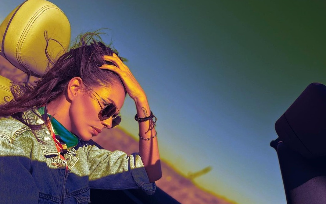 Superba prezentatoare TV care a dat verdictul înainte de Farul - FCSB ...