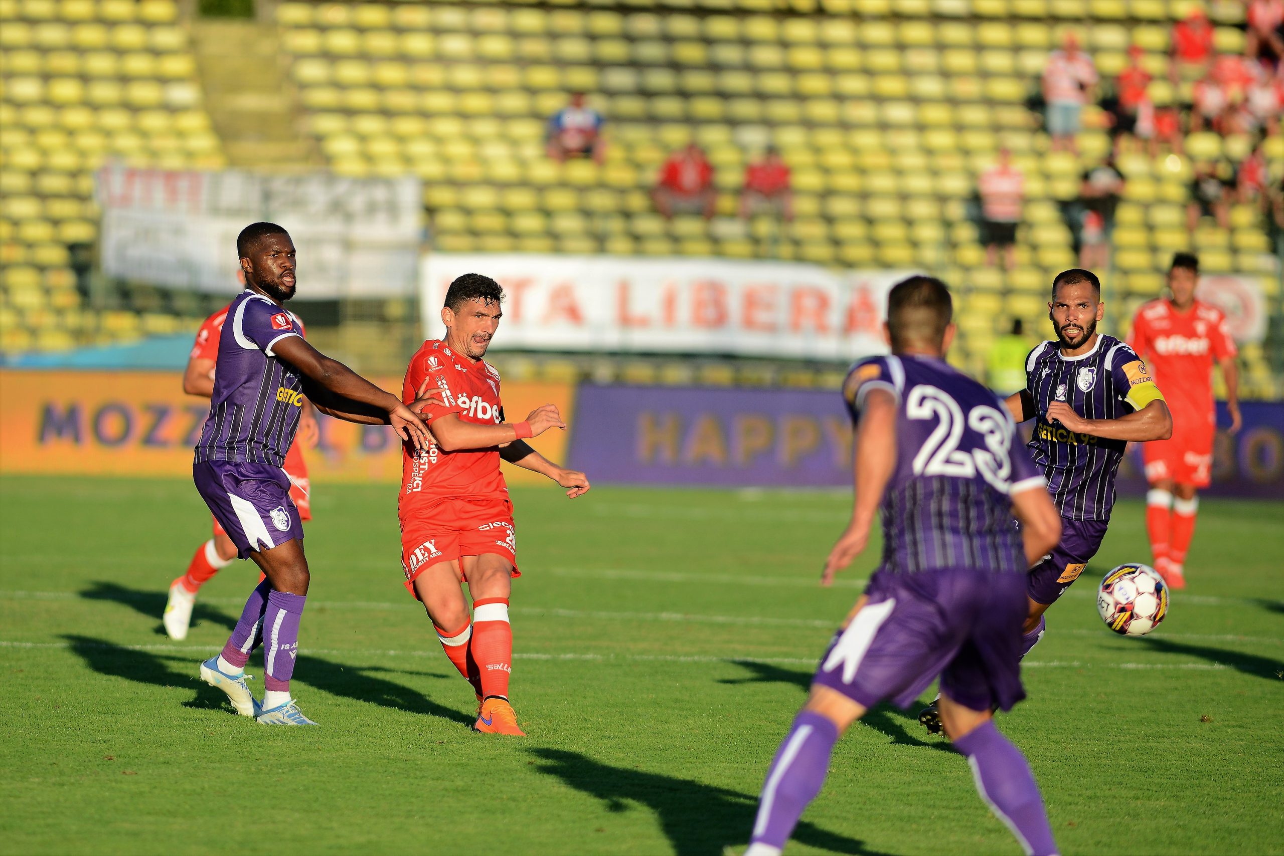 FC Argeş - UTA 2-2. Meci nebun la Pitești. FC Argeș egalează în ultima ...