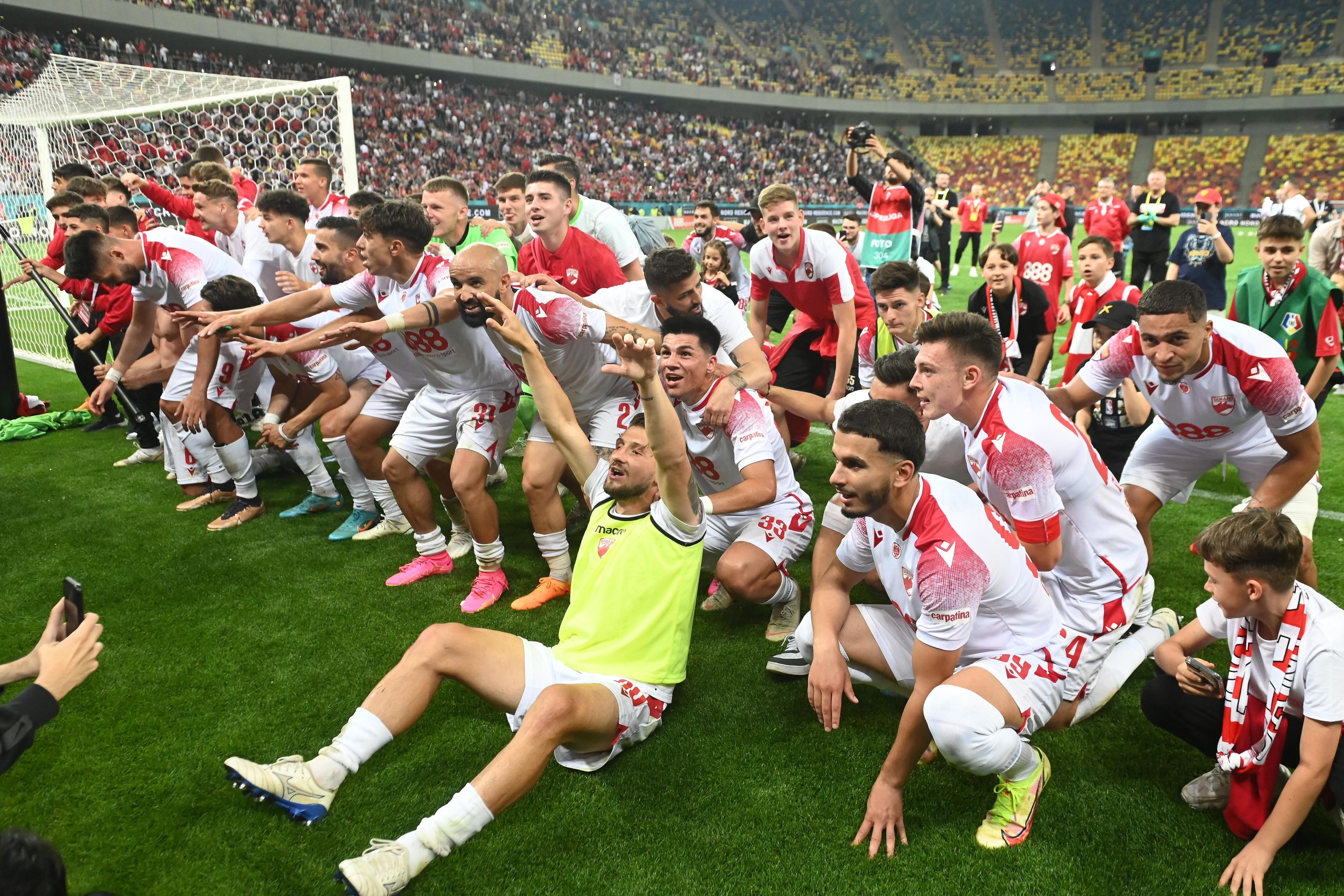 Ce spune milionarul care a venit cu Borcea la meciul lui Dinamo despre ...