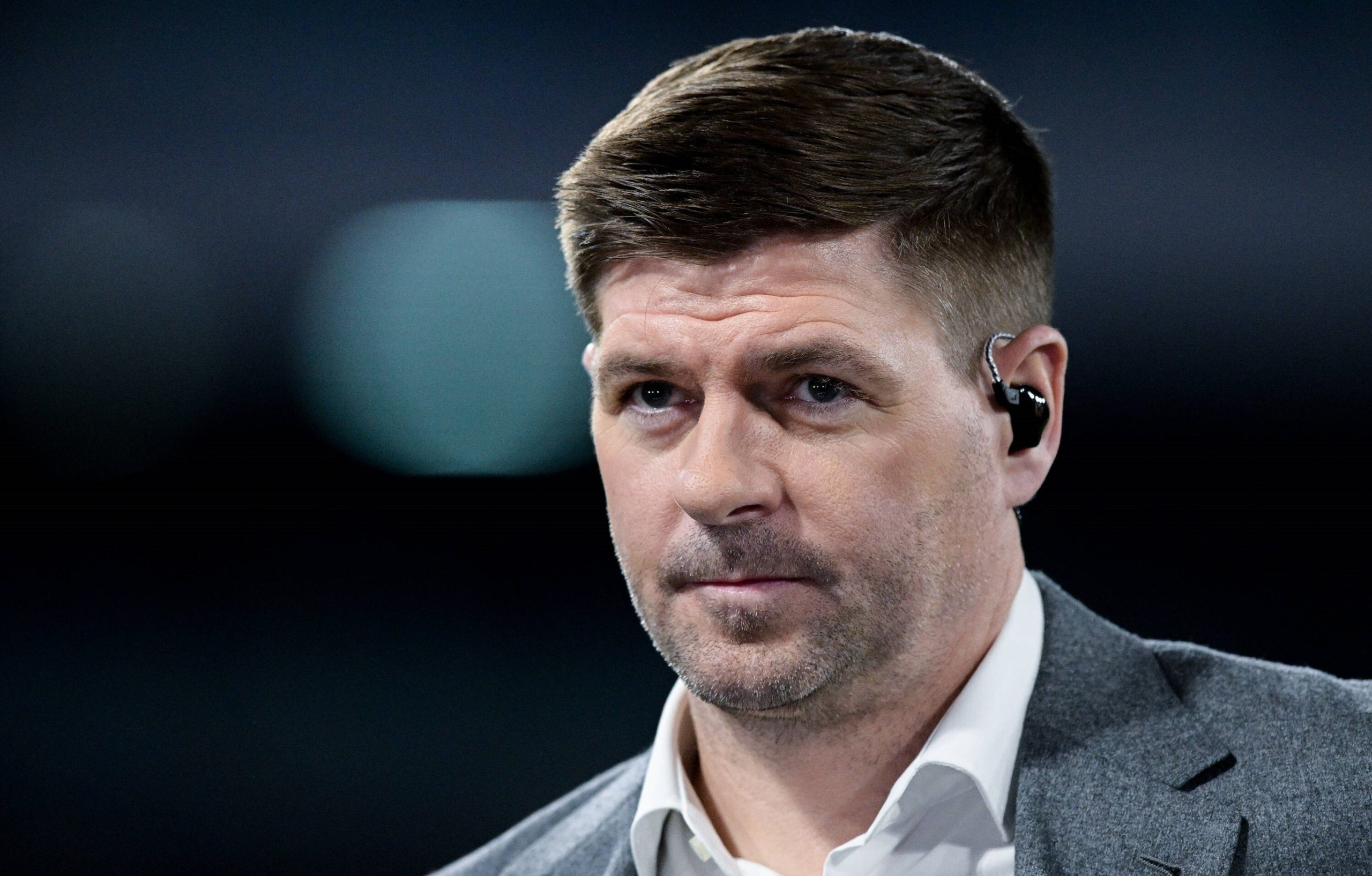 Legendarul Gerrard ia un munte de bani la șeicii îndrăgostiți de români ...