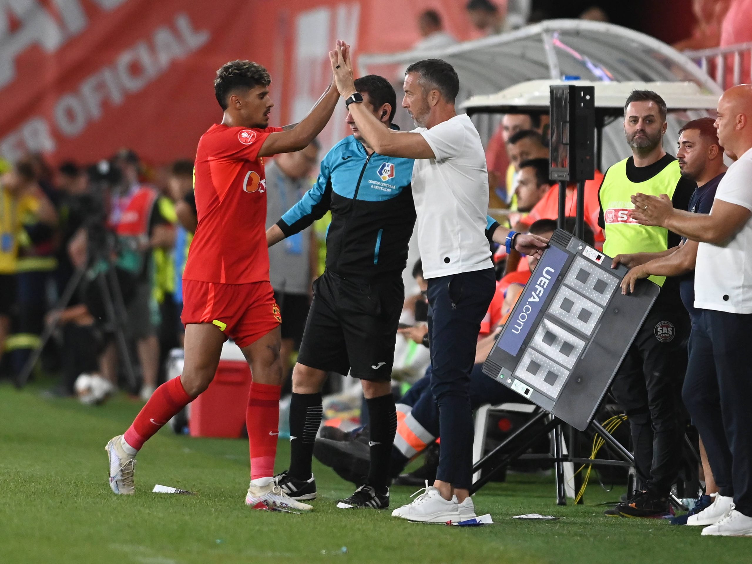 "N-au nicio treabă cu fotbalul, foarte slabi. Aveau un gras în față ...