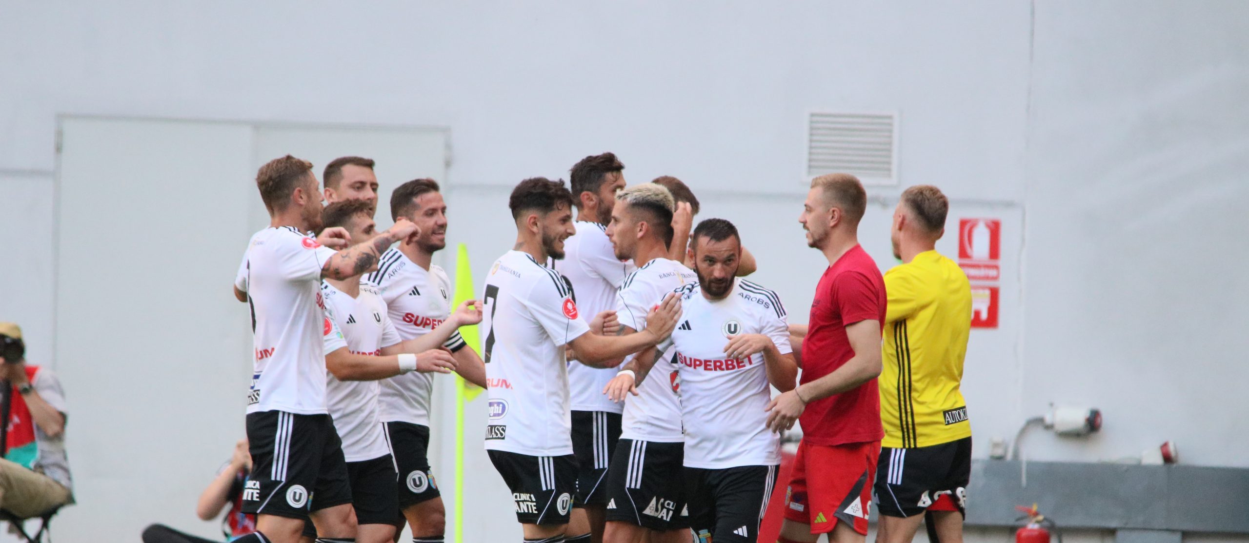FCU Craiova - U Cluj, live pe playsport.ro de la 18:30. Confruntarea ...