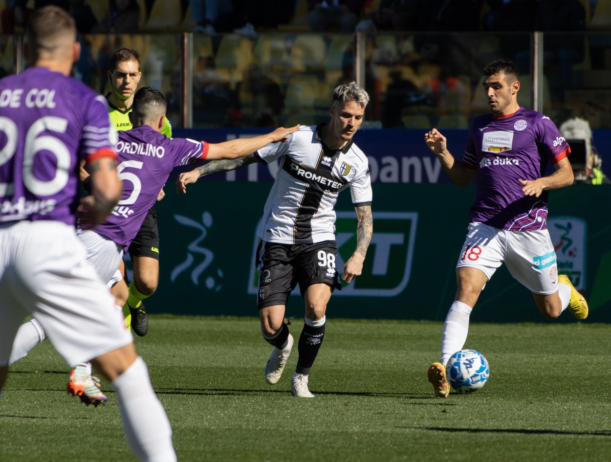 Man, goluri de senzație pentru Parma în Serie B. I-a înnebunit pe ...