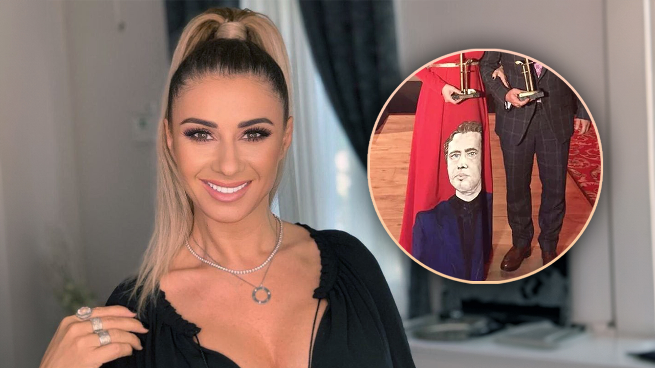 Ce s-a întâmplat cu rochia cu fața lui Reghe pe care Anamaria Prodan o purta în trecut: „Mai ...