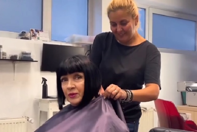 Poartă perucă? Modul inedit în care Neti Sandu de la PRO TV le-a arătat ...