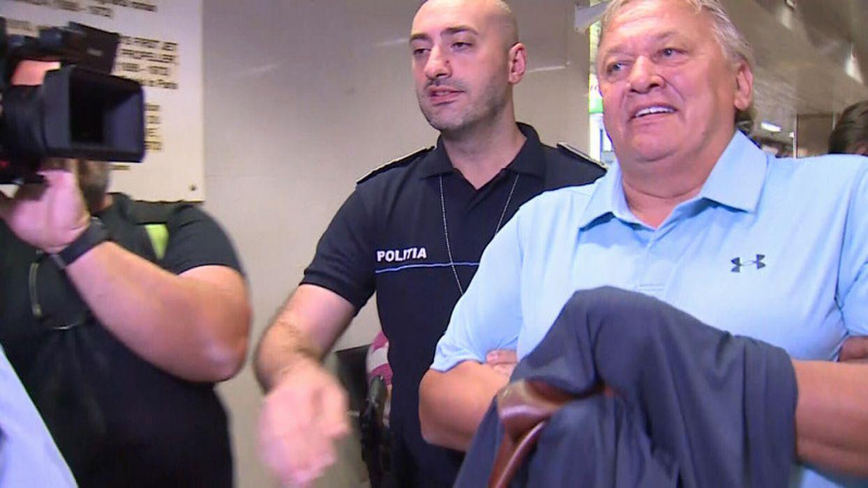 Gestul sfidător pe care Dănuț Lupu îl face în fața deținuților care ...