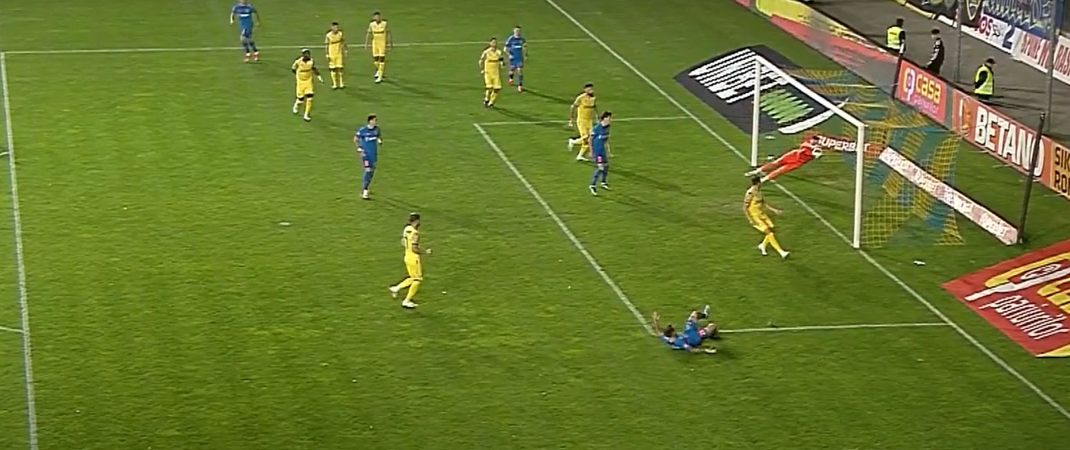 A fost sau nu? Băluță a marcat primul său gol la FCSB după o fază ...