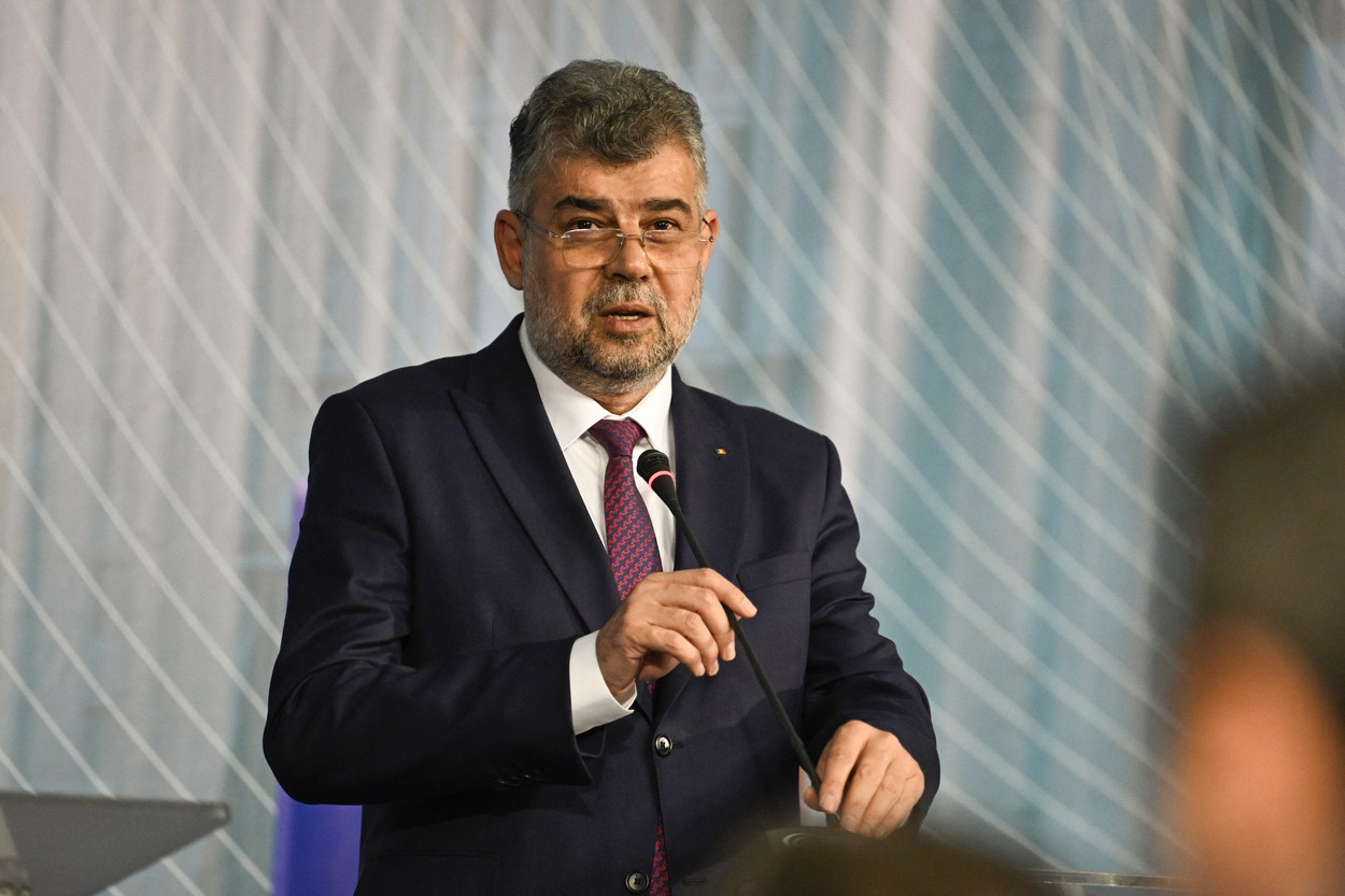 Ținuta lui Marcel Ciolacu, luată la bani mărunți de Dana Budeanu. Cât ...