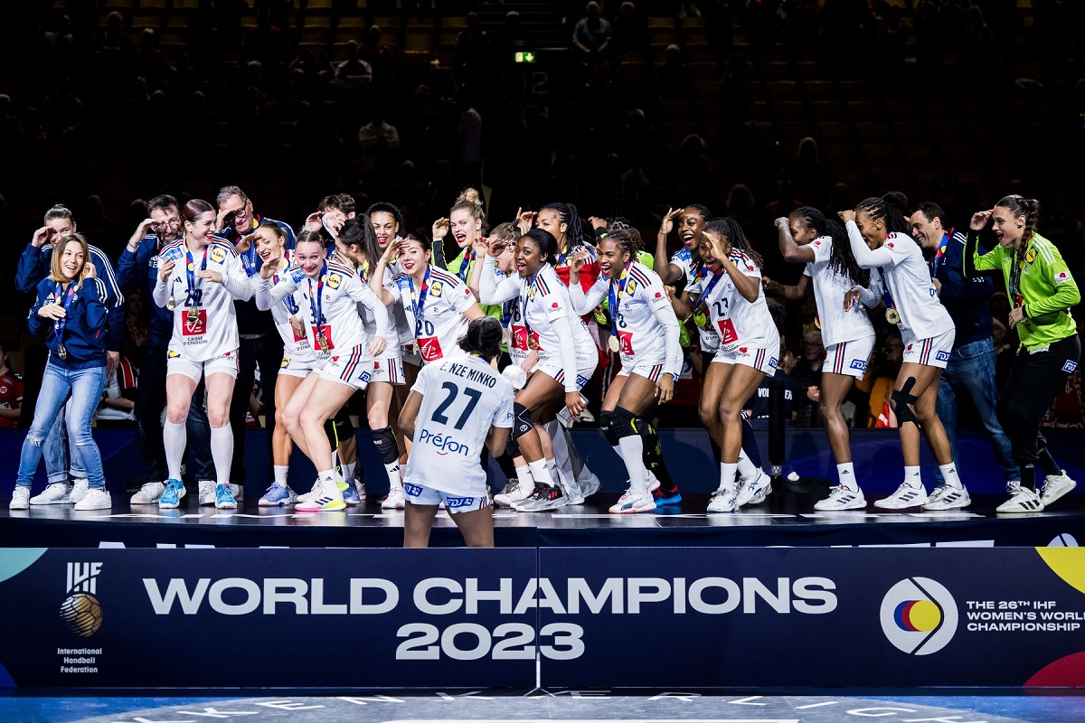 Naționala Franței a câștigat titlul mondial la handbal feminin având în ...