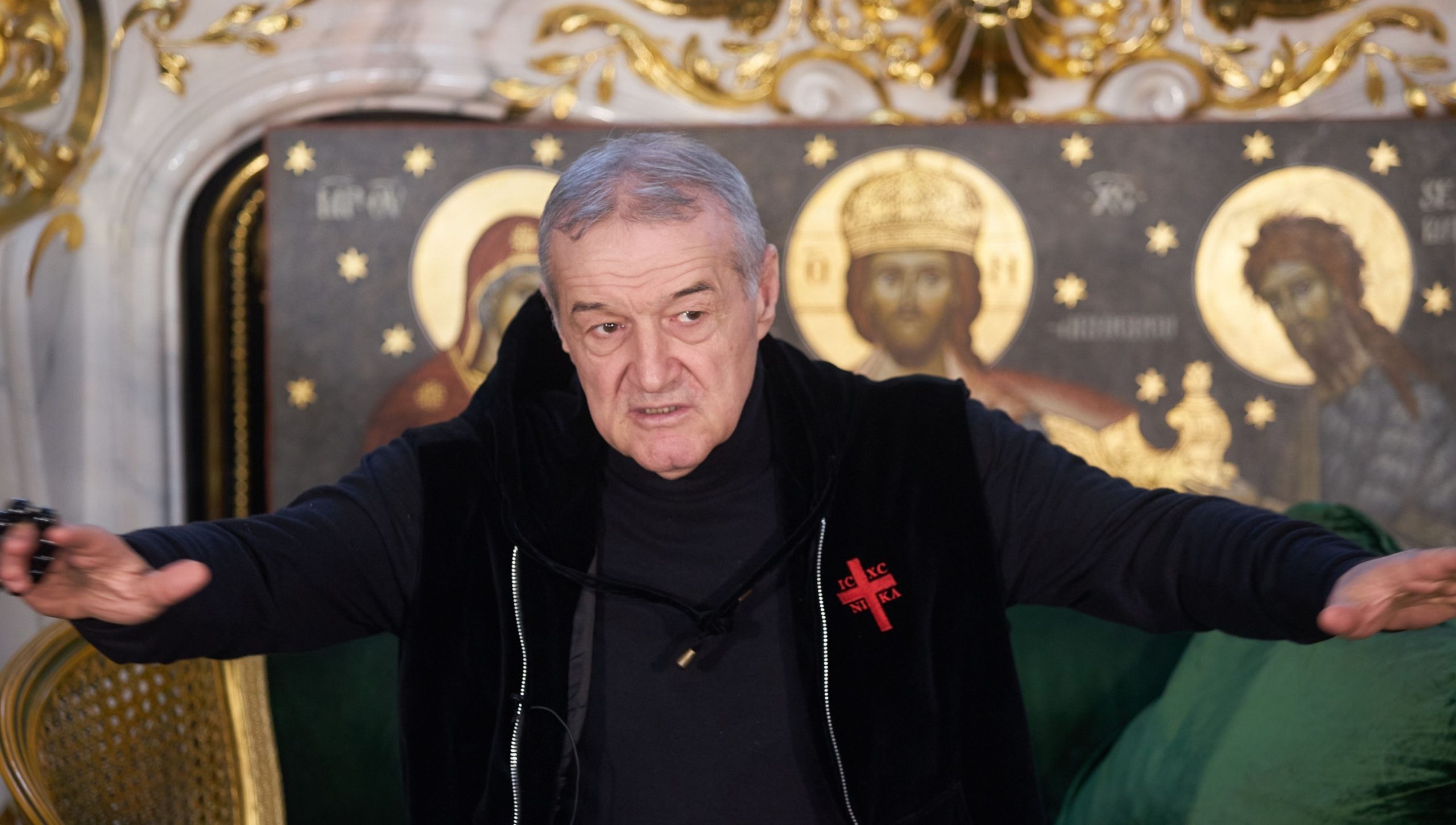 "Sunt un idiot! Rotariule, du-te, bă cu ea în dinți! Ai ceva la cap ...