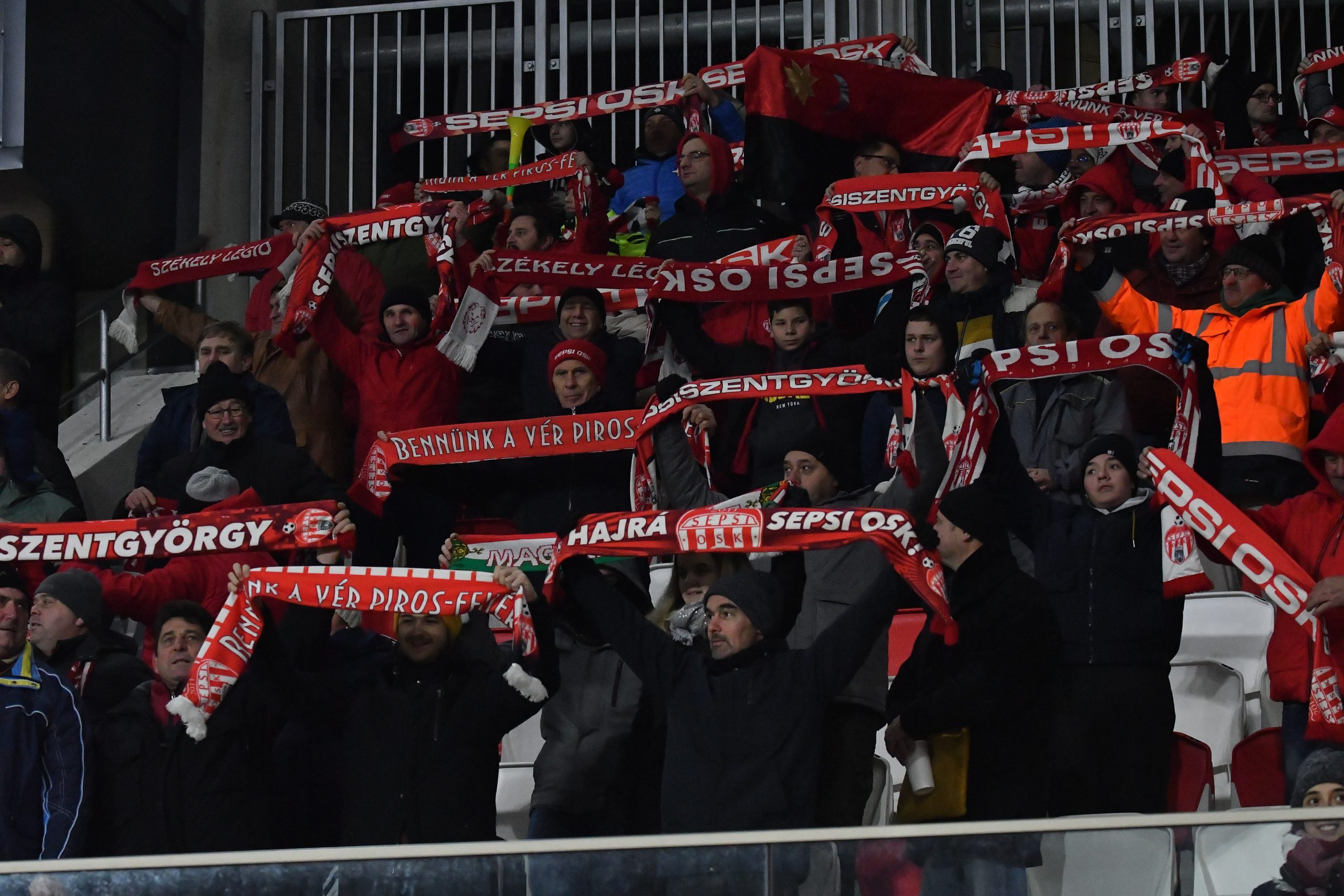 Scandări xenofobe la meciul Sepsi - Dinamo. Cum au reacționat fanii echipei gazdă când pe ...