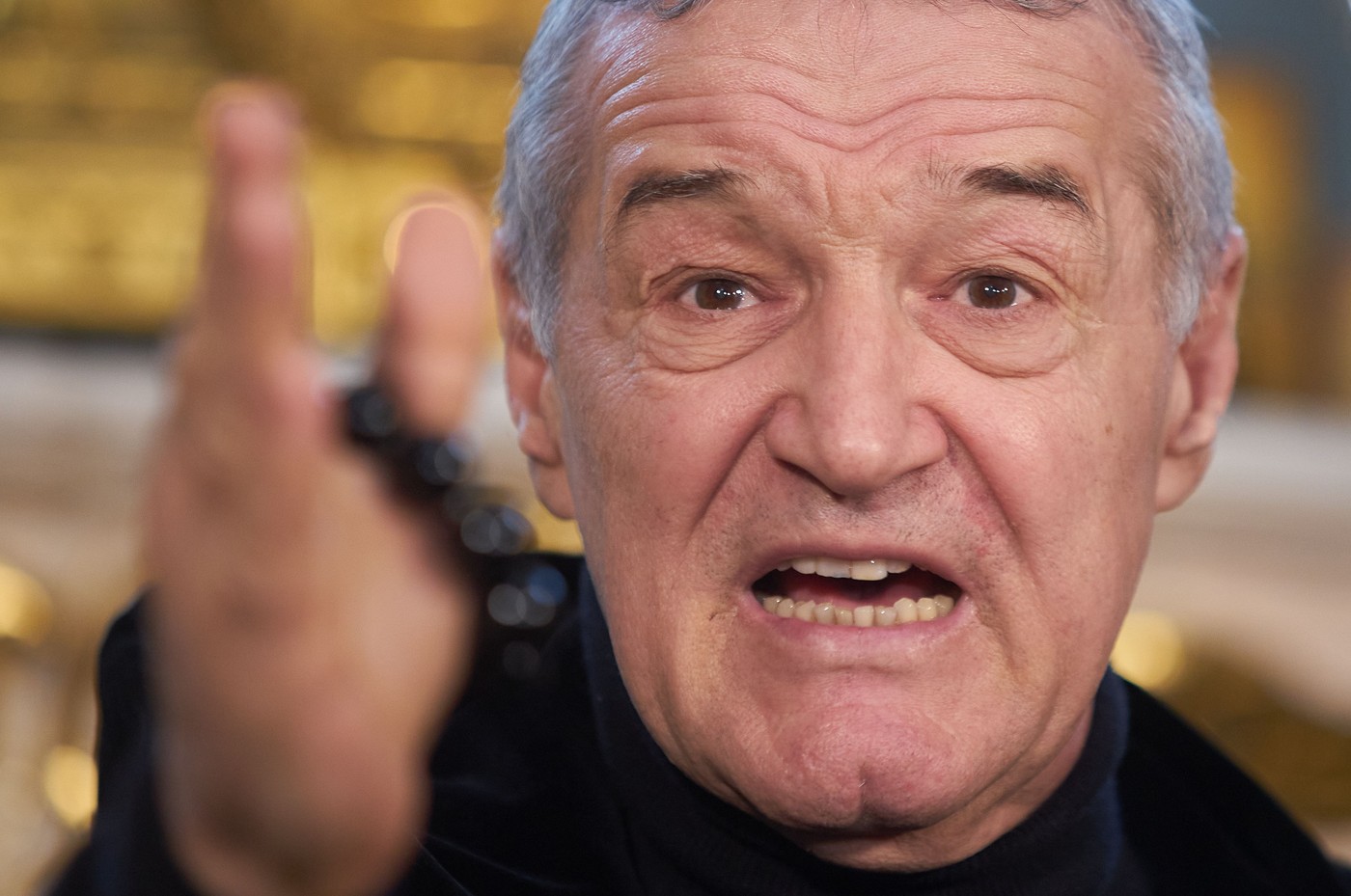 Becali, atac frontal la un general SRI: „Ce să cauți în club cu regina ...