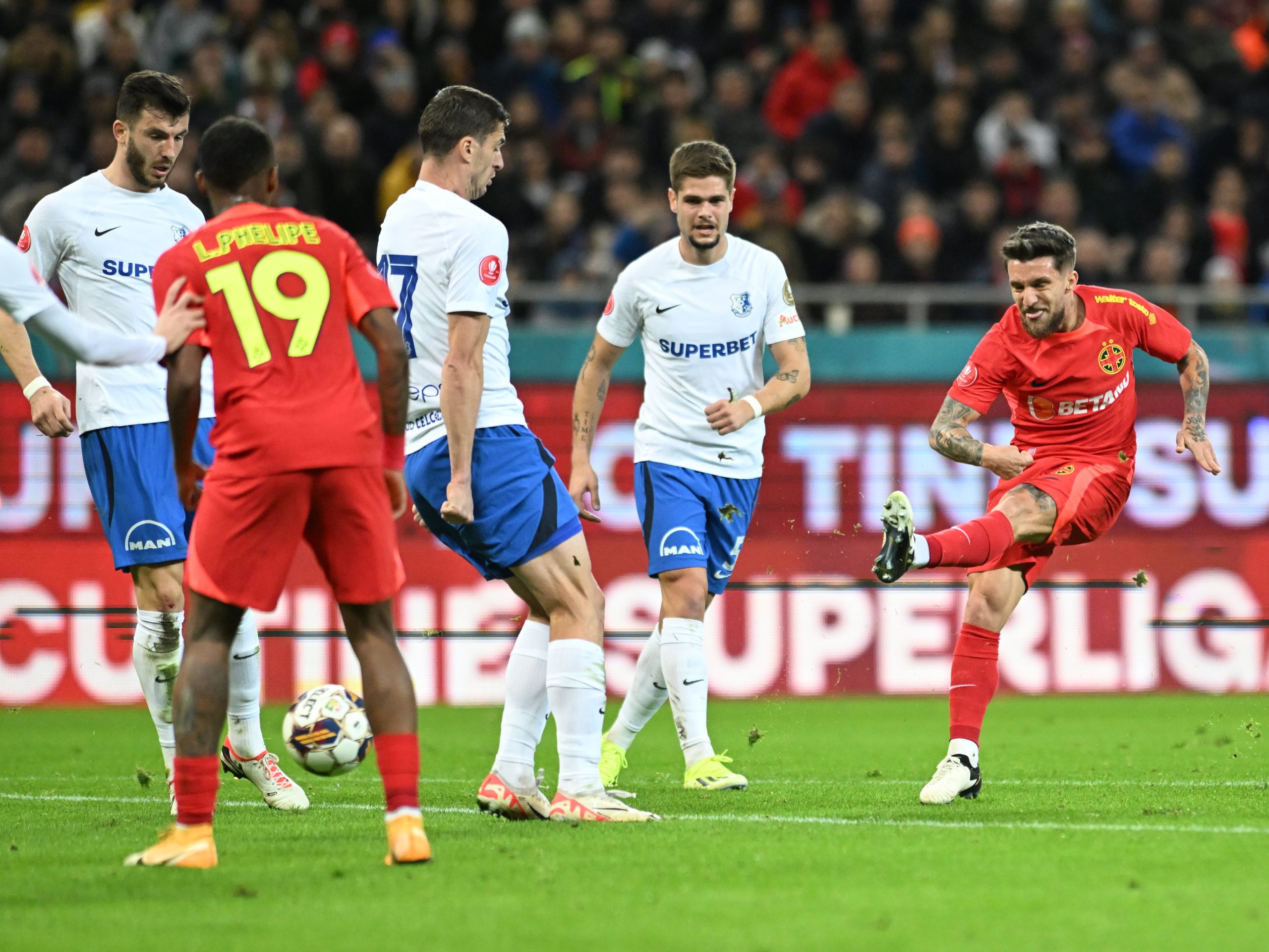 VAR-ul s-a mișcat cu încetinitorul la FCSB – Farul! Cât a fost ...