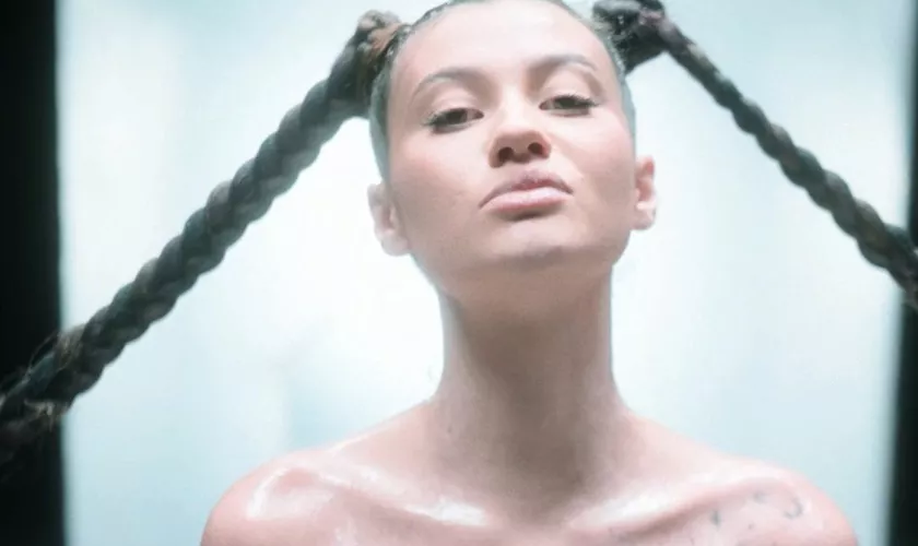 Ce s-a întâmplat cu Erika Isac imediat după ce a lansat melodia-fenomen ...