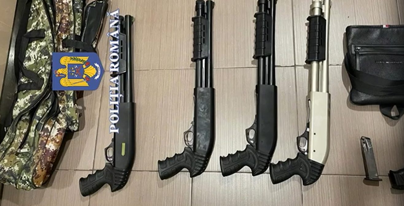 Arme de foc, puști și pistoale! Incredibil: ce a confiscat poliția în ...