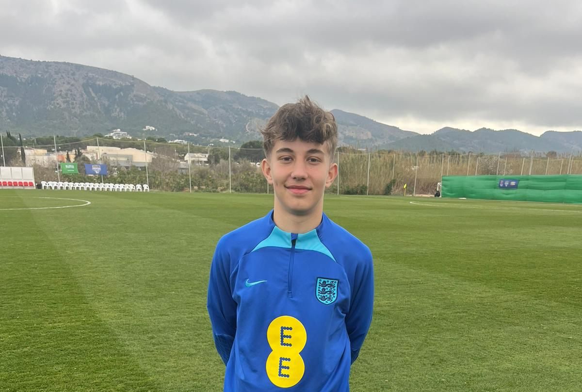 Puștiul român care joacă deja în naționala Angliei. Este considerat o ...