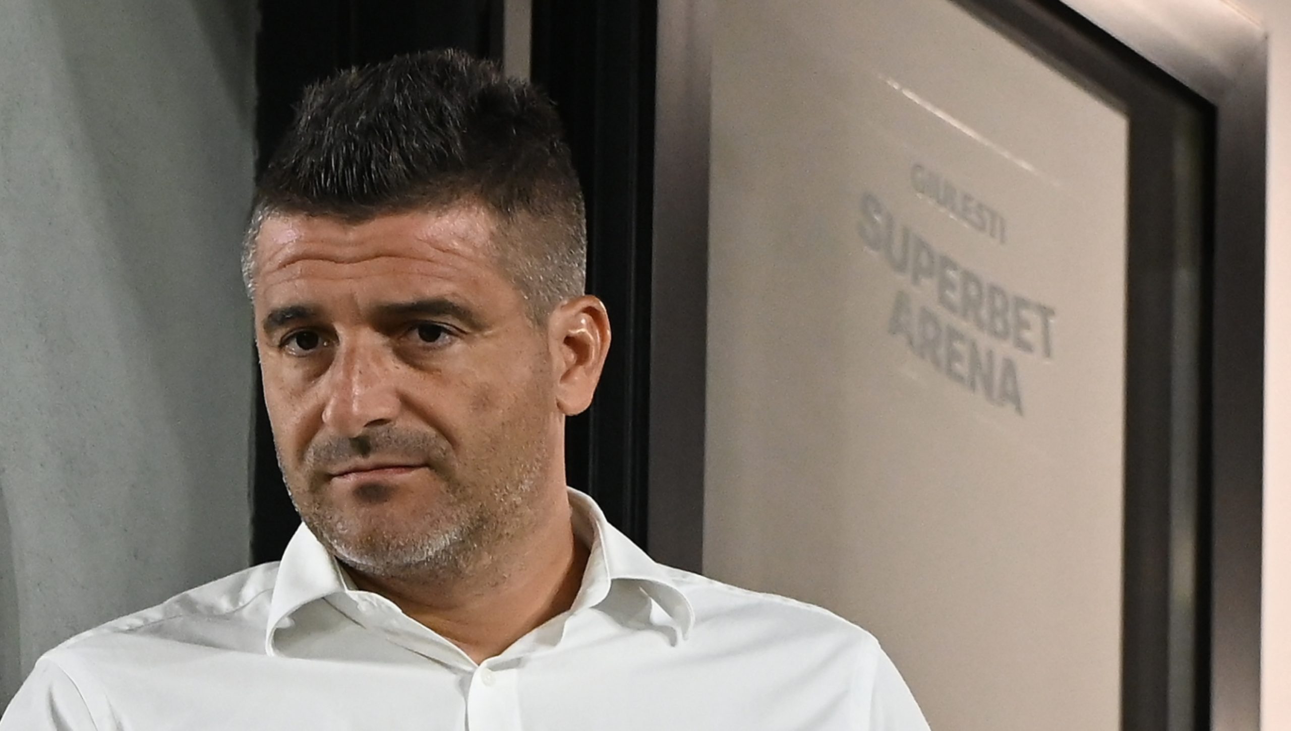 Niculae n-a răspuns la telefon, aşa că a fost dus la secție de mascați ...