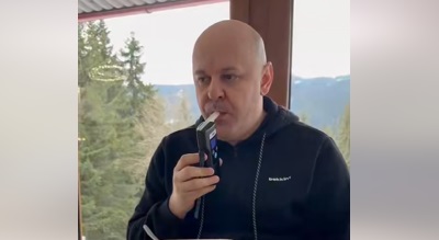 Un fost polițist îi învață pe șoferi cum să se urce la volan după ce ...