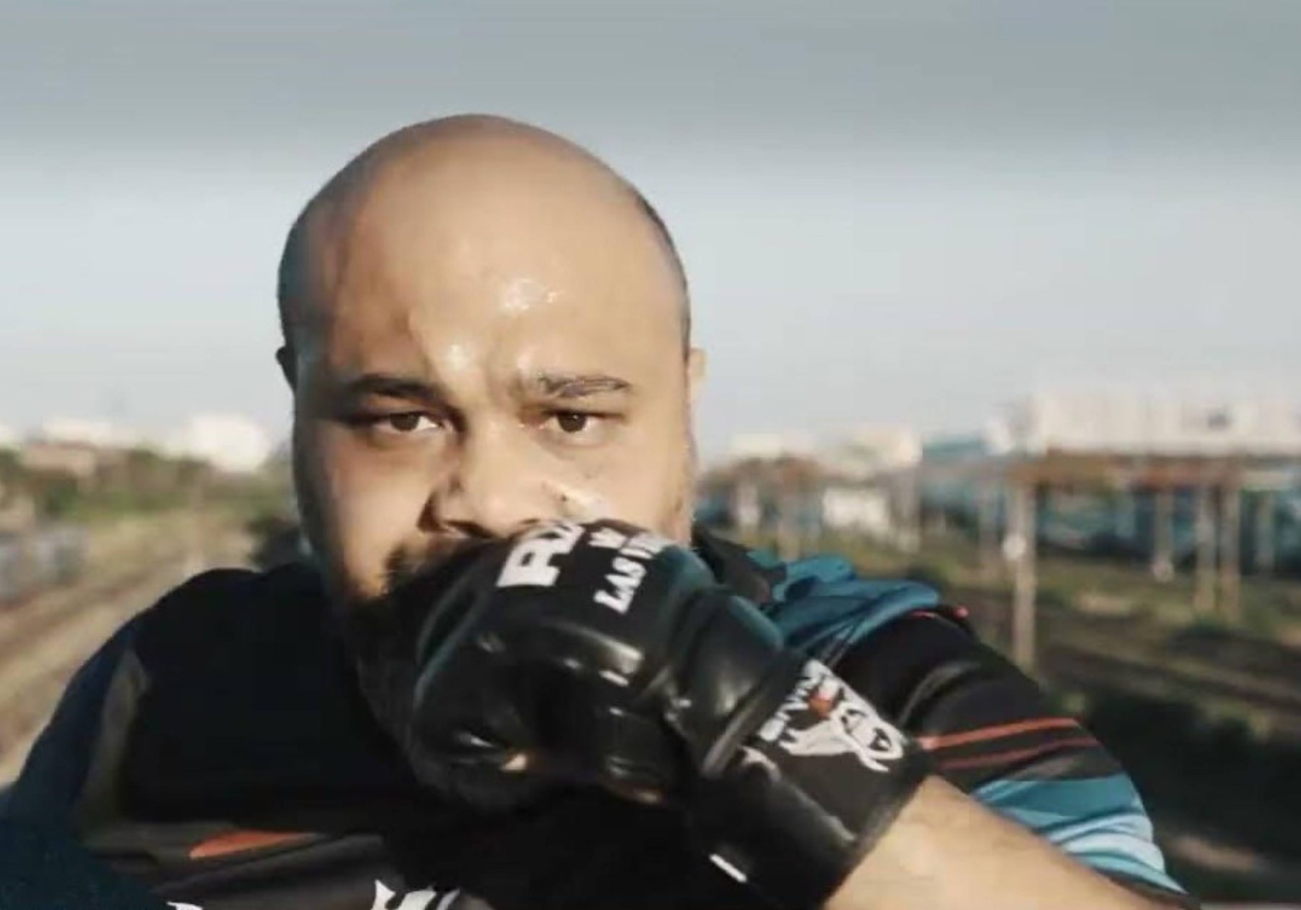 Lupta anului în cușca RxF: Perversul de pe Târgu Ocna împotriva a două ...