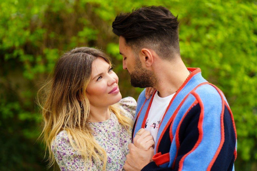 Prezentatorul Românii au Talent și fosta prezentatoare Chefi la Cuțite ...