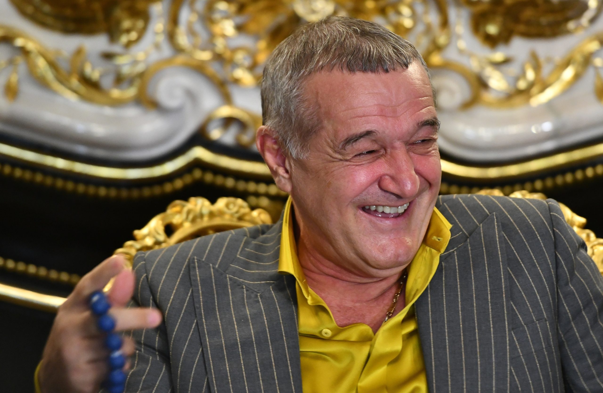 Intervenția amuzantă a lui Gigi Becali în miez de noapte. Ce a pus în ...
