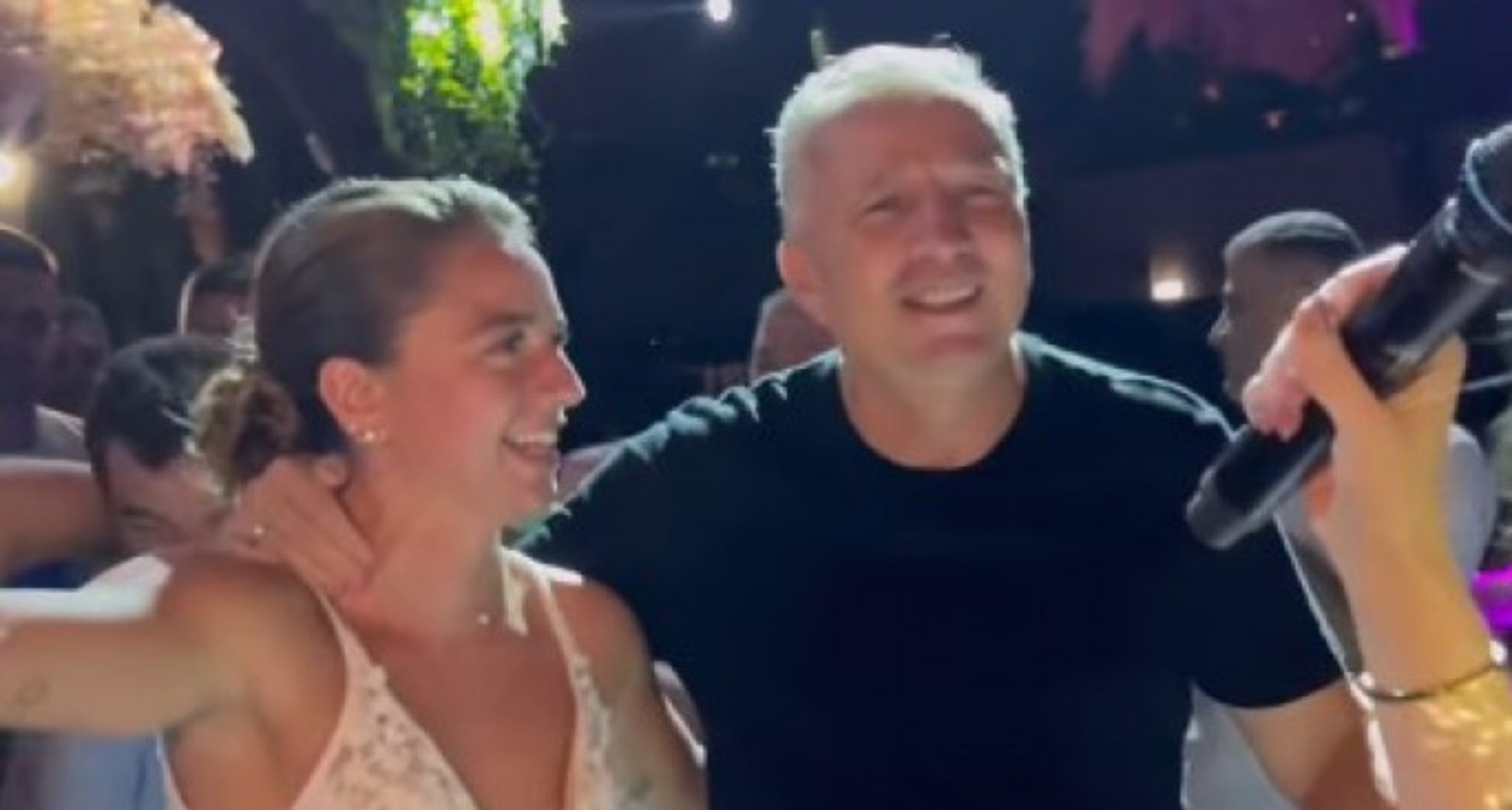 Dan Petrescu, sufletul petrecerii la nunta fiicei sale, Rebecca. A ...