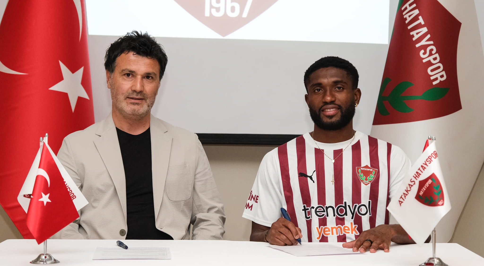 Rapid l-a dat pe Funsho în Turcia. A fost deja prezentat oficial de ...